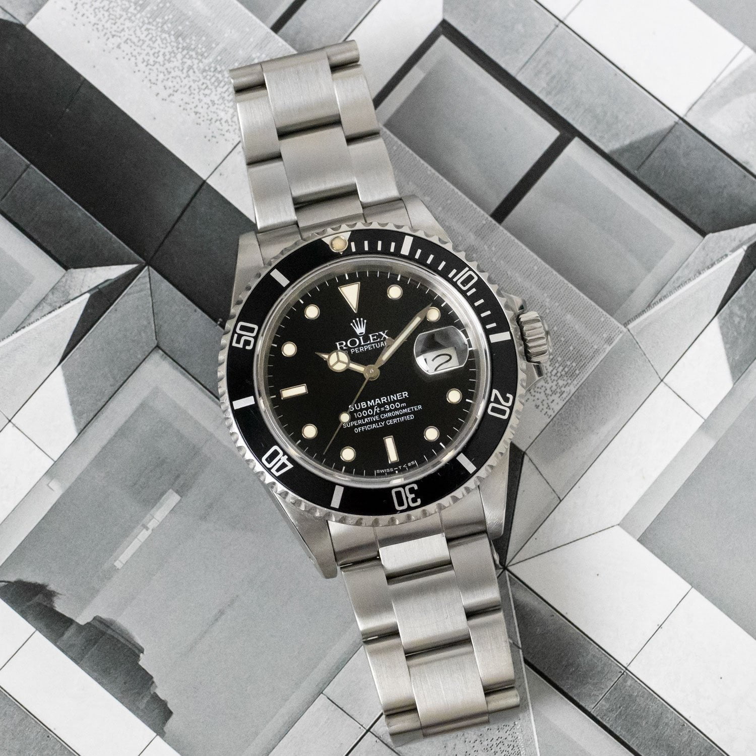 Rolex Submariner 16800 - AMSTERDAM VINTAGE WATCHES