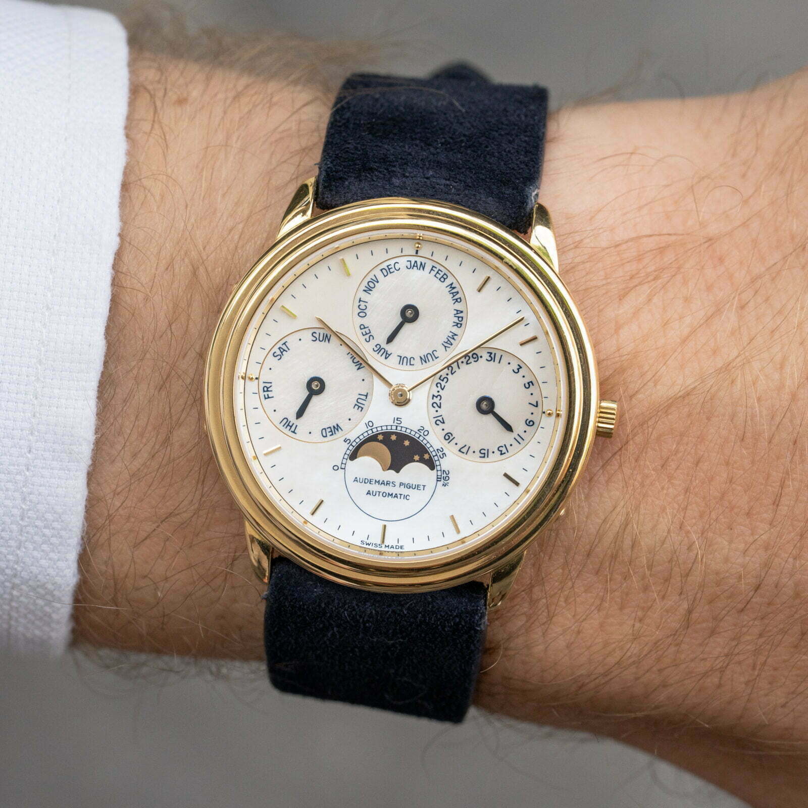 Rolex Oyster Perpetual 6085 'Radium Burned' - Amsterdam Vintage Watches