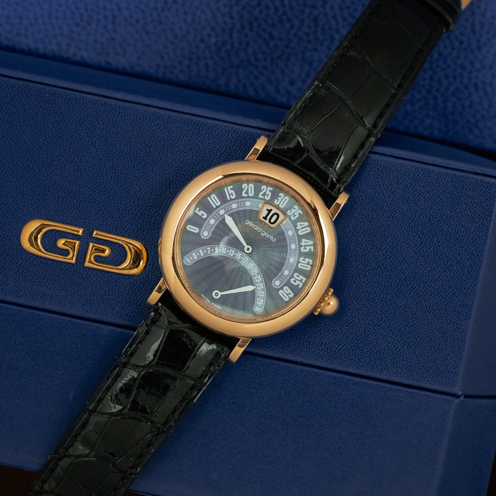 Gerald Genta Biretro G.3734.7 'Tahitian MoP' - Amsterdam Vintage Watches