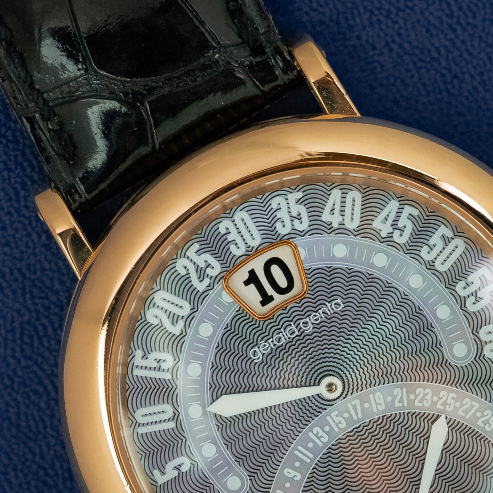 Gerald Genta Biretro G.3734.7 'Tahitian MoP' - Amsterdam Vintage Watches