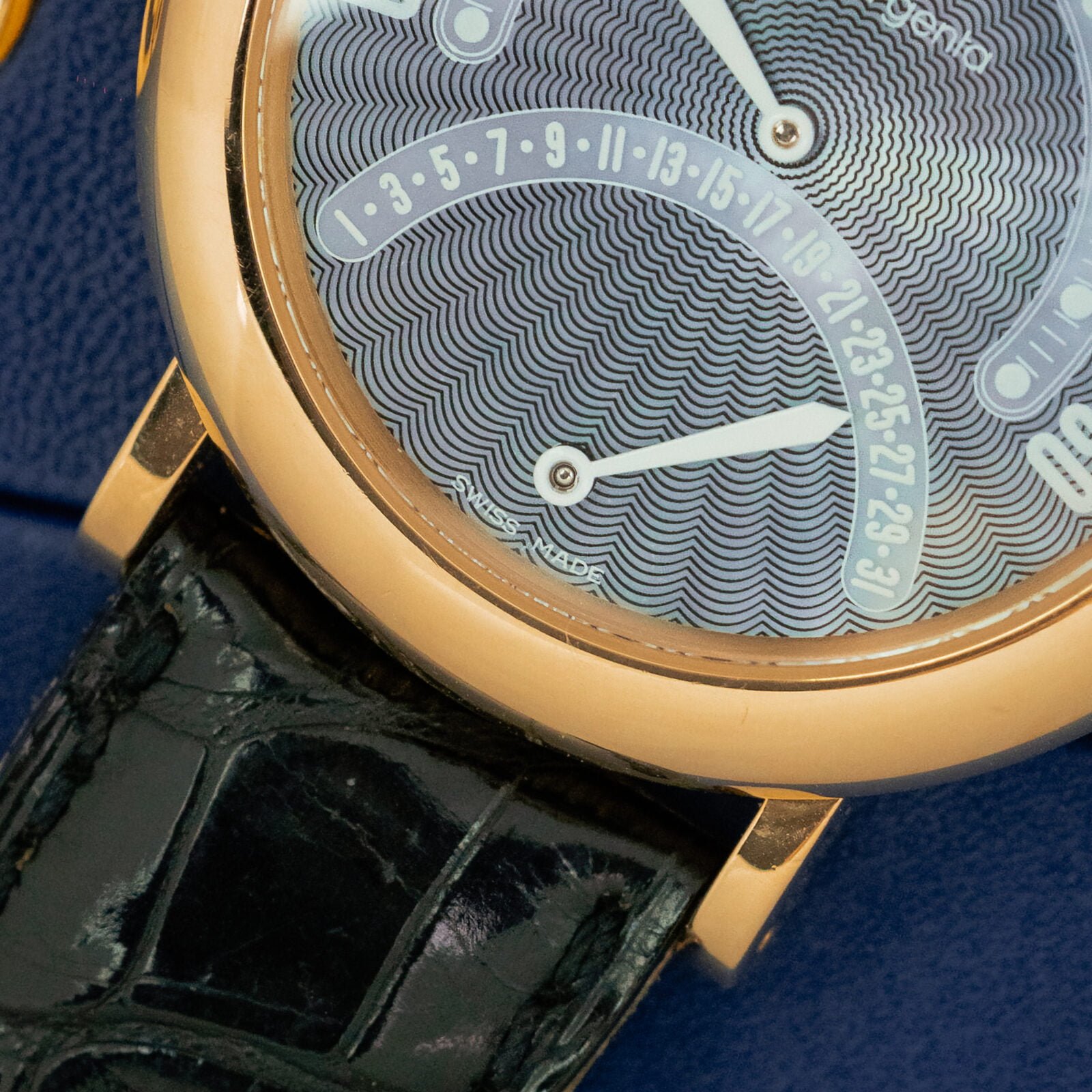 Gerald Genta Biretro G.3734.7 'Tahitian MoP' - Amsterdam Vintage Watches